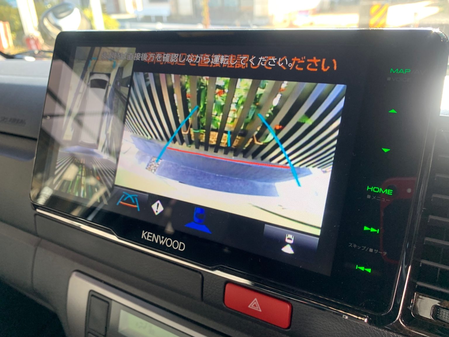 ハイエースバンにKENWOODフローティングナビMDV-M908HDF取付 | Camping Lab.